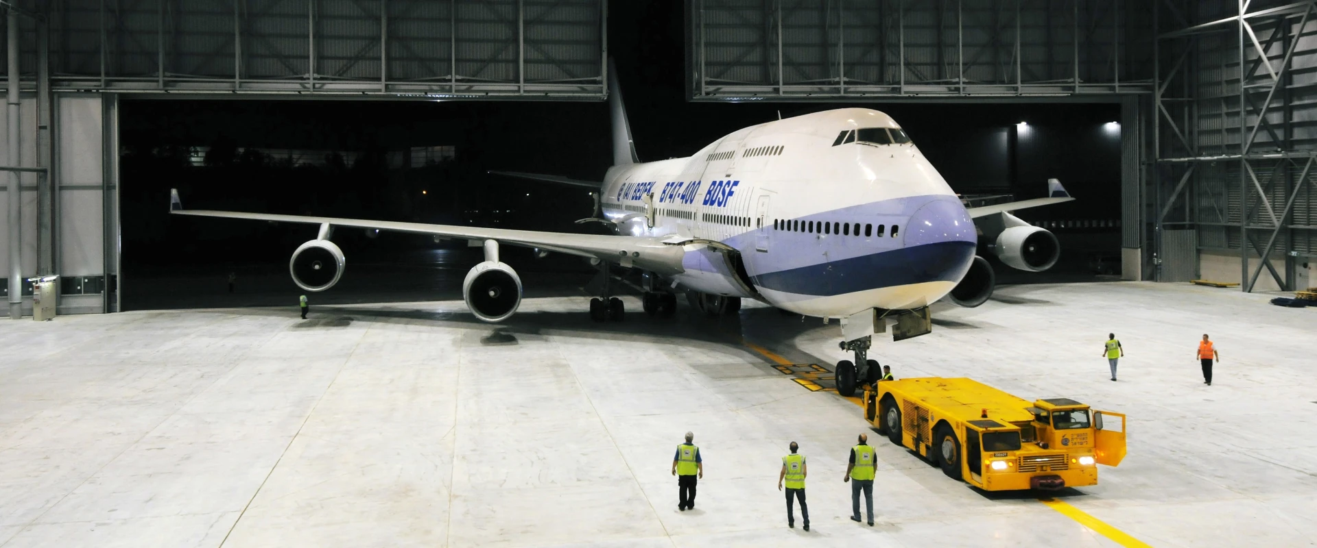 Boeing 747 cargo conversion: passenger to cargo lines